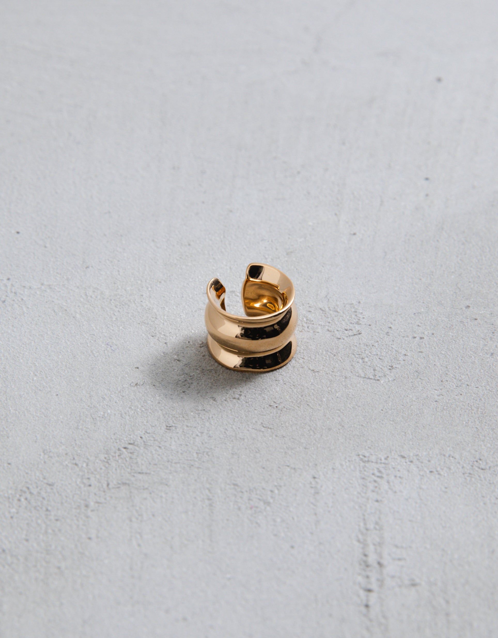 Stool Ear Cuff Gold – FERN OST GALERIE